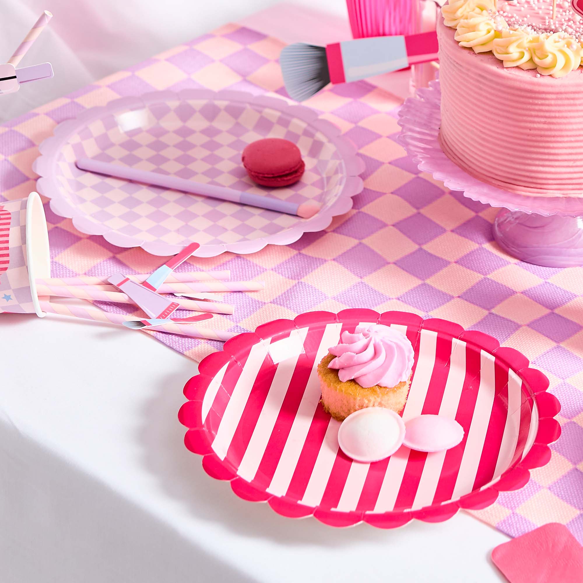 Pamper Party Checkerboard and Striped 23cm Paper Plates NPC